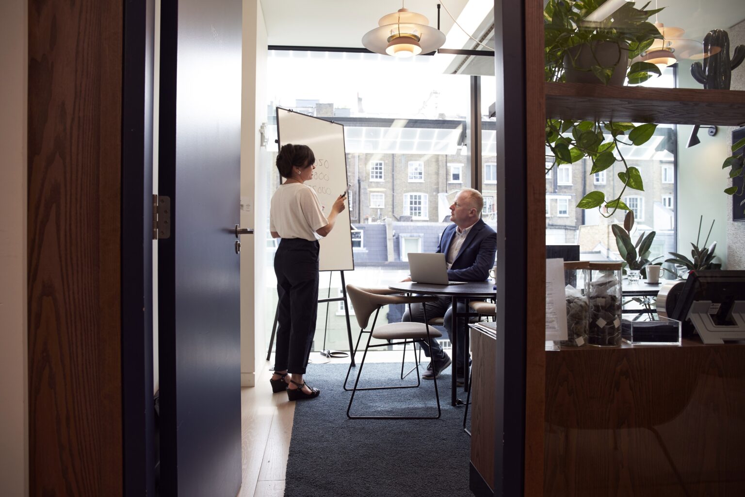 5 Real-Life Examples of Workplace Conflict (with Resolutions) | AllWin ...