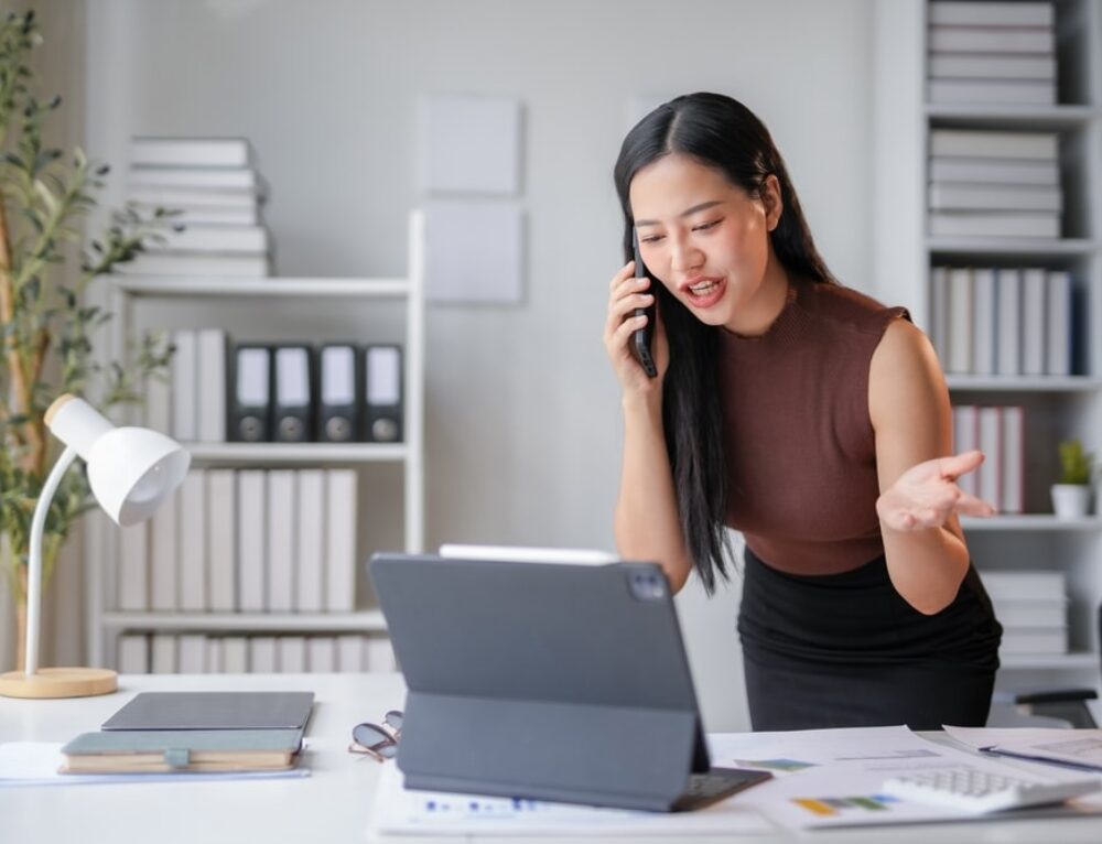 Nonverbal Communication at Work: Why It Matters + 4 Examples | AllWin ...